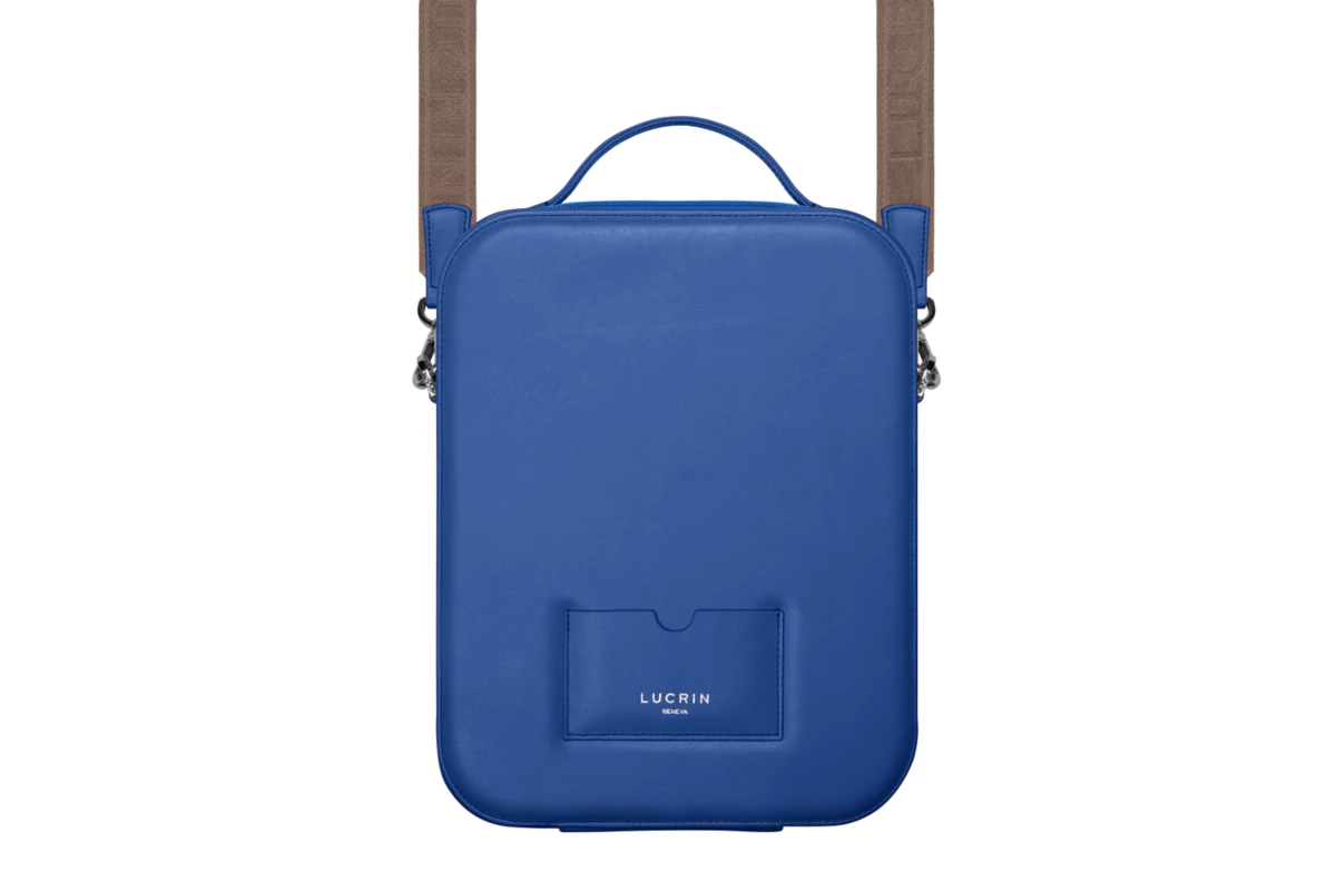 | Apple Vision Pro Travel Case in leather | LUCRIN Geneva - Royal Blue ...